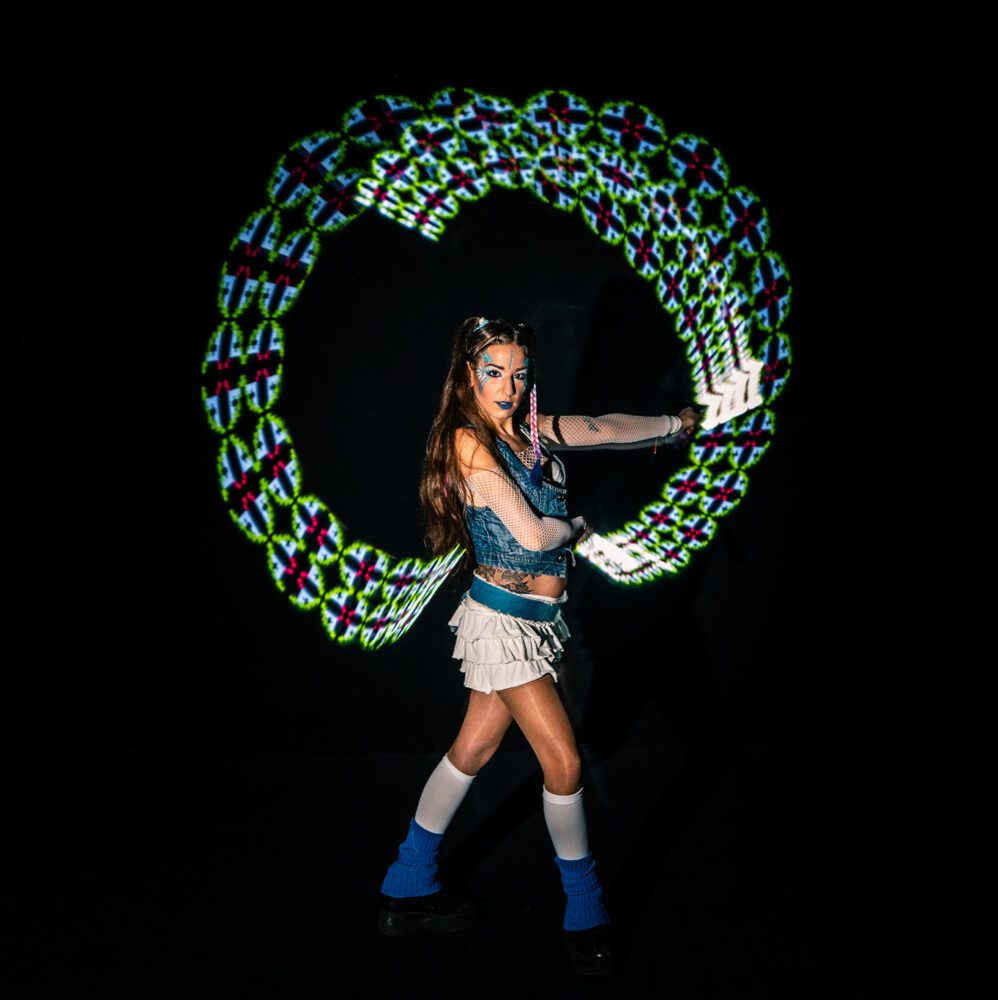 FuturePoi - LED smart poi, by Moodhoops.com