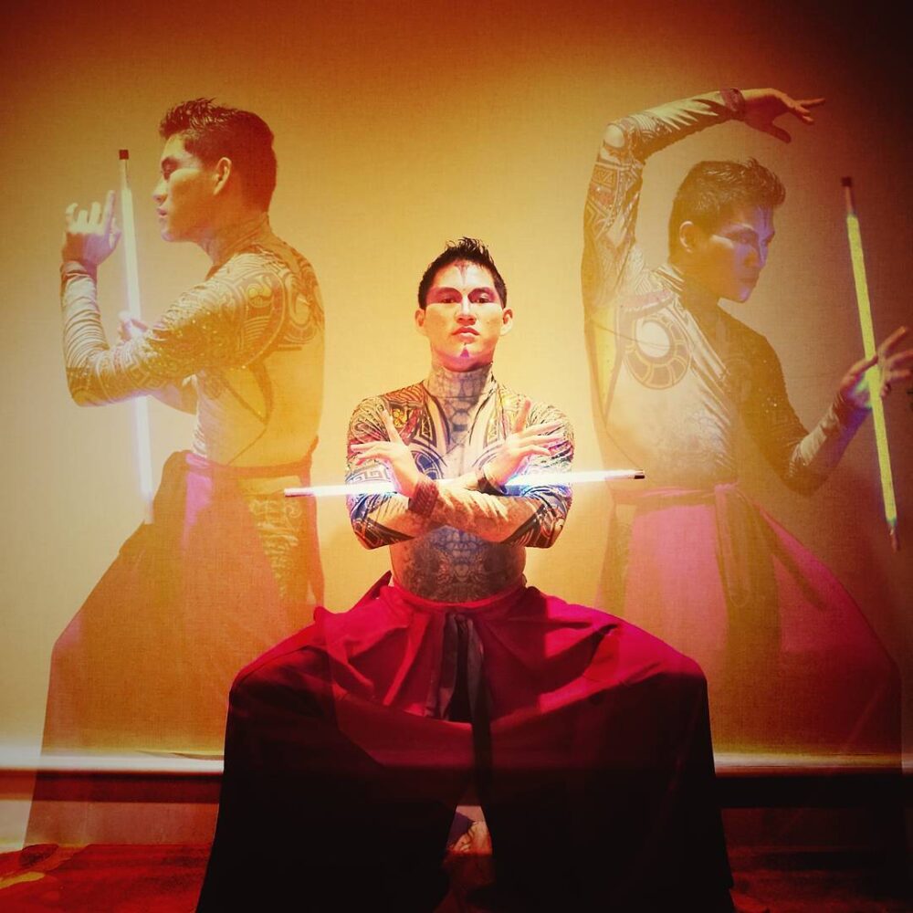 Halo LED Levi Wand, Single, Solid Color Glow - Moodhoops